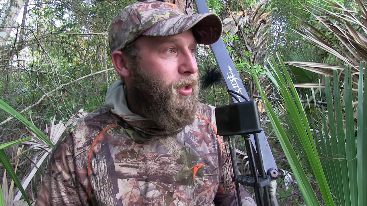 10 yard longbow shot on a wild boar hunt - YouTube