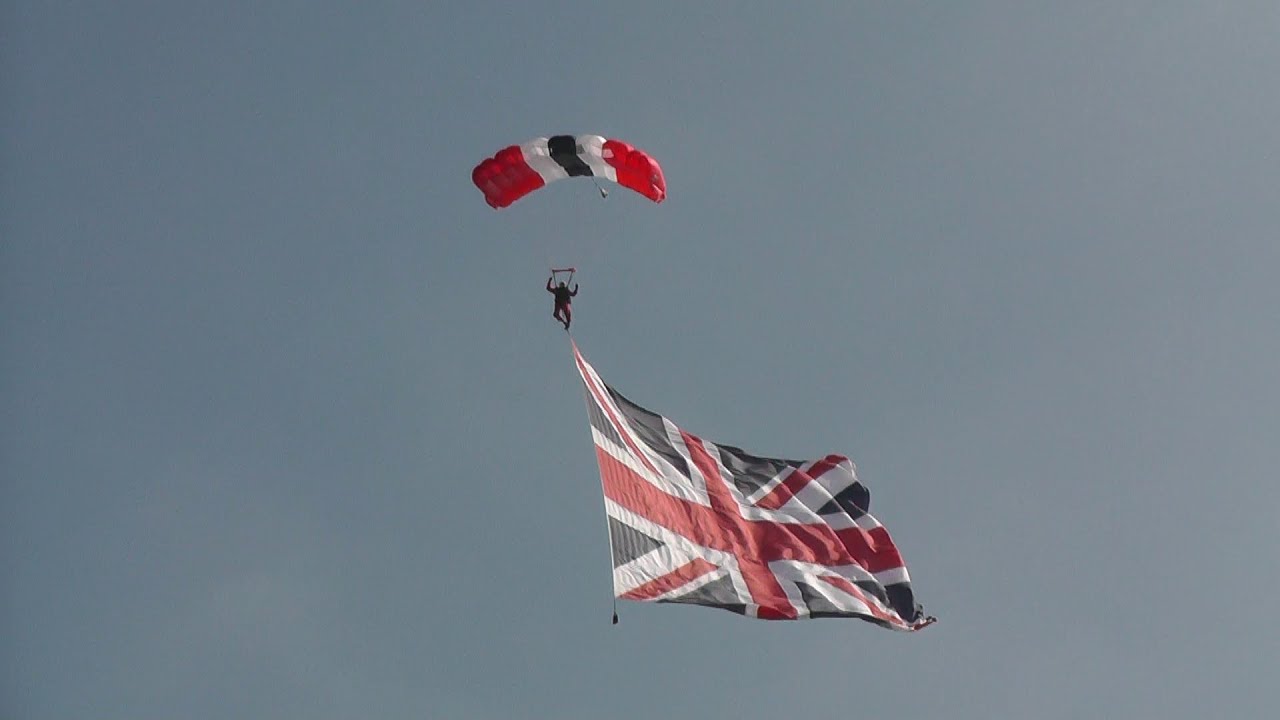 Red Devils Parachute Team at Shuttleworth Collection - YouTube
