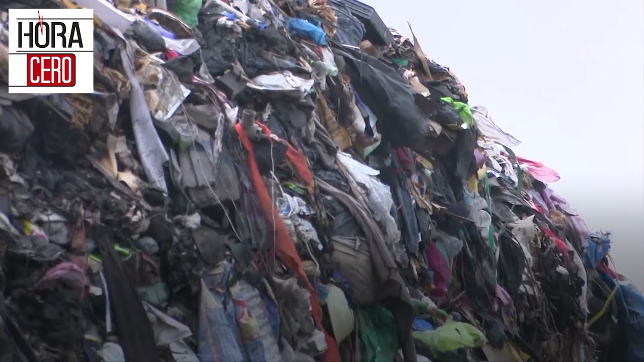 Vertederos de ropa en África - YouTube