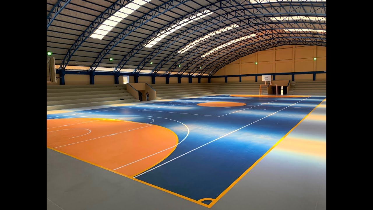Piso Deportivo Profesional de PVC - YouTube