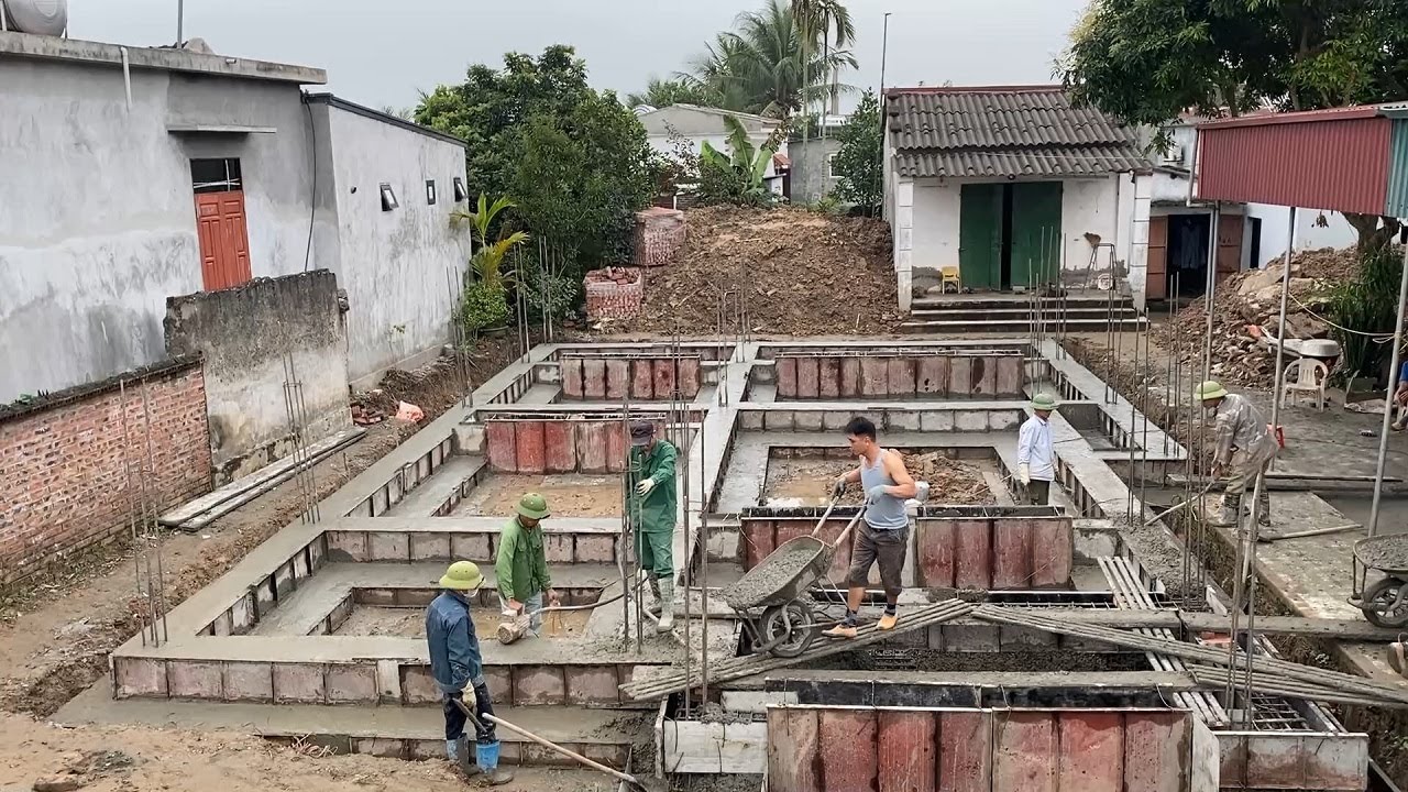 Primitive Technology Build a House's Foundation Beams From Bamboo - YouTube