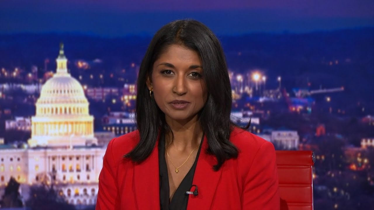 Presenter's mic unmuted during closing titles on BBC News - YouTube