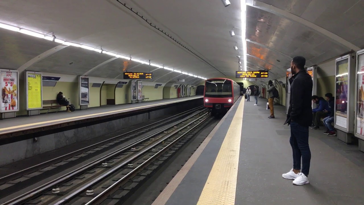 The green metro line arrives at metro station Anjos Lisbon - YouTube