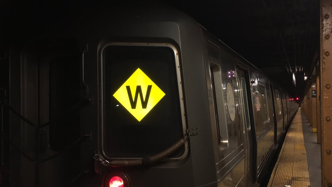 BMT Broadway Line: (N) (R) (W) Trains @ 5th Avenue-59th Street (R46 ...