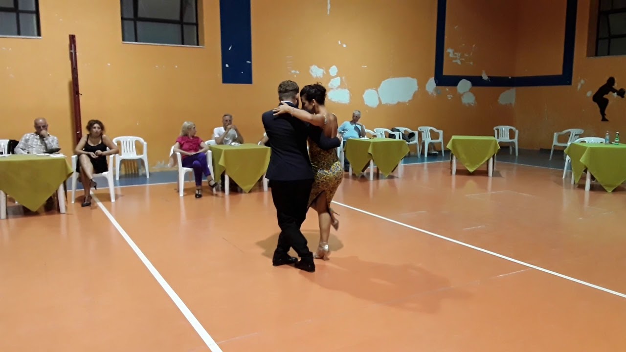 Domenico benvenuto y Beatrice Benedetti show tango - YouTube