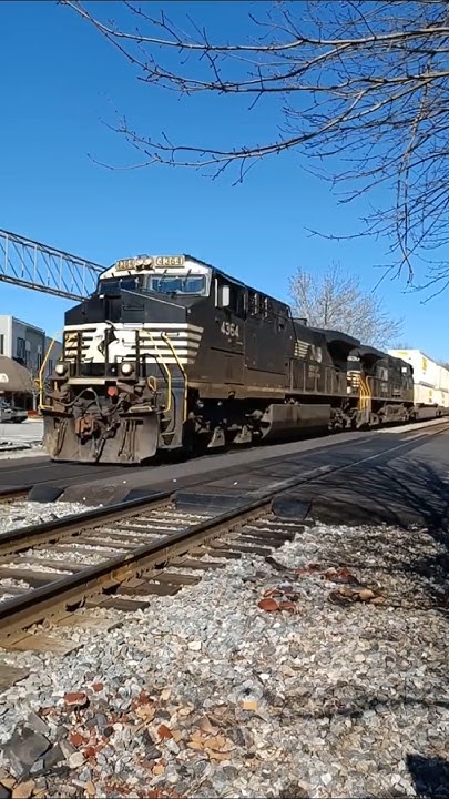 Fantastic Speed "Rollin thru X-ings" Huge Horn Burst! Norfolk Southern #4364 - #283 @rider22 ...