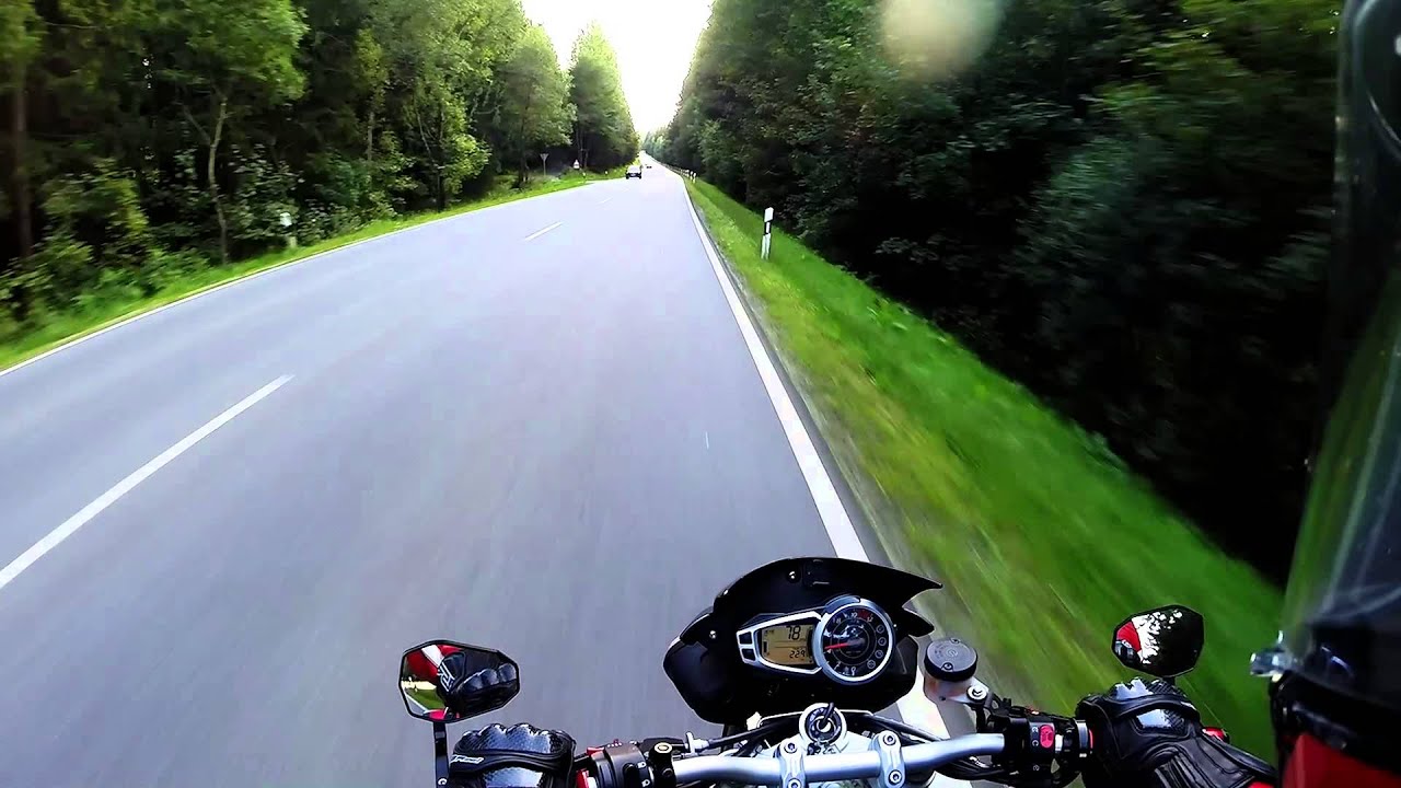 Speed Triple wheelie - YouTube