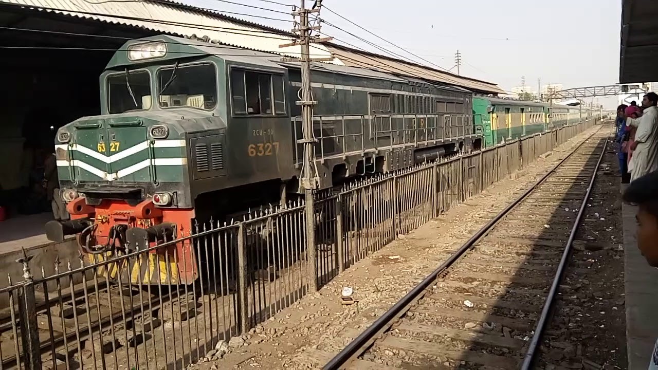 Pakistan Railways Karakoram Express Arriving Karachi station - YouTube