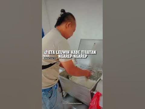 proses pembuatan adonan cilok berkah ibu - YouTube