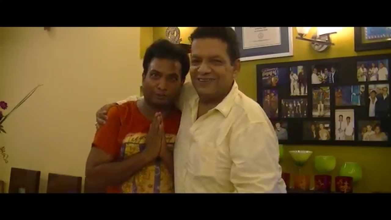 SINDHI JOKERS : Sunil Pal enjoys "Agatth Thho Latke Ghot Jo" by Mukesh ...