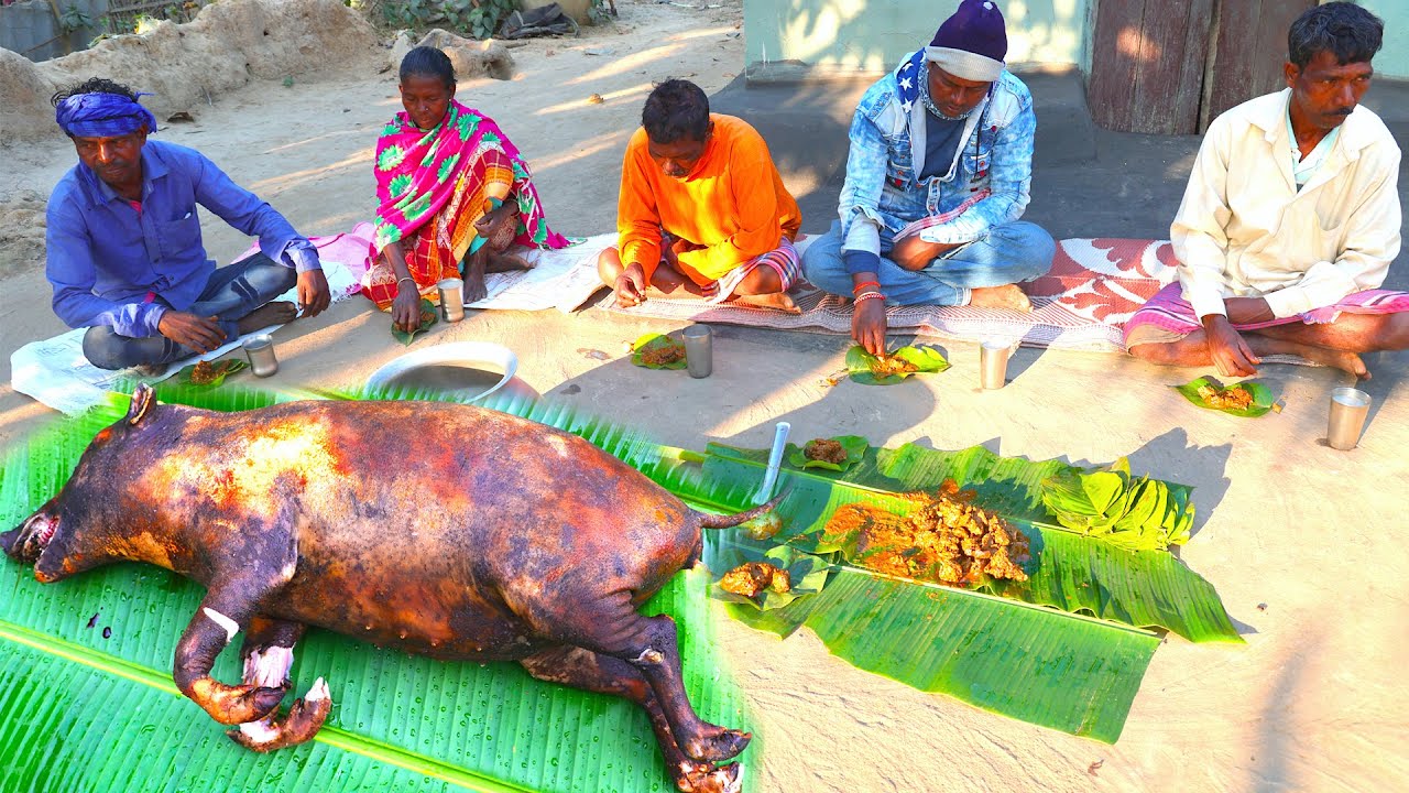 how tribe village family cutting & cooking full pig meat in their ...