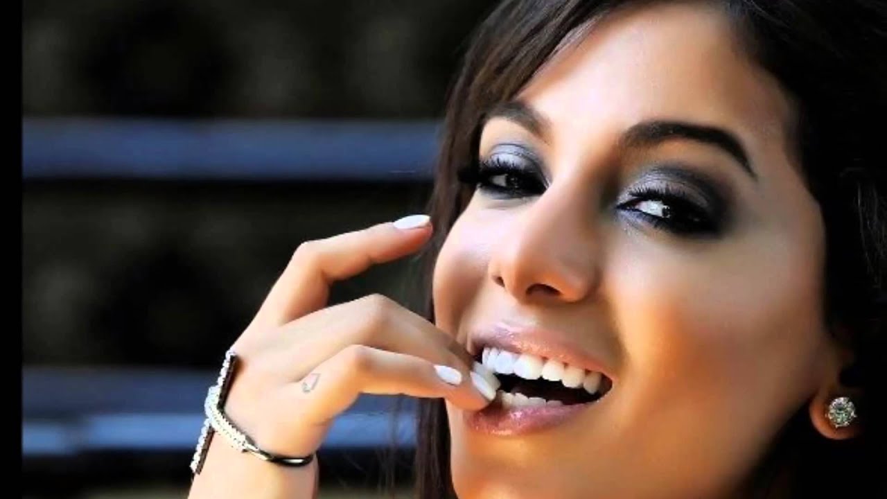 Menina Má Anitta (Clipe Oficial) - YouTube