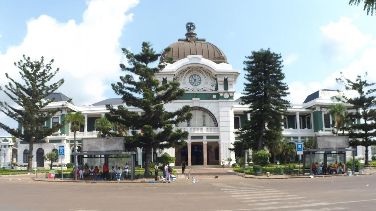 Passeio pela Cidade de Maputo. CFM, Clube Ferroviário, Museu de ...