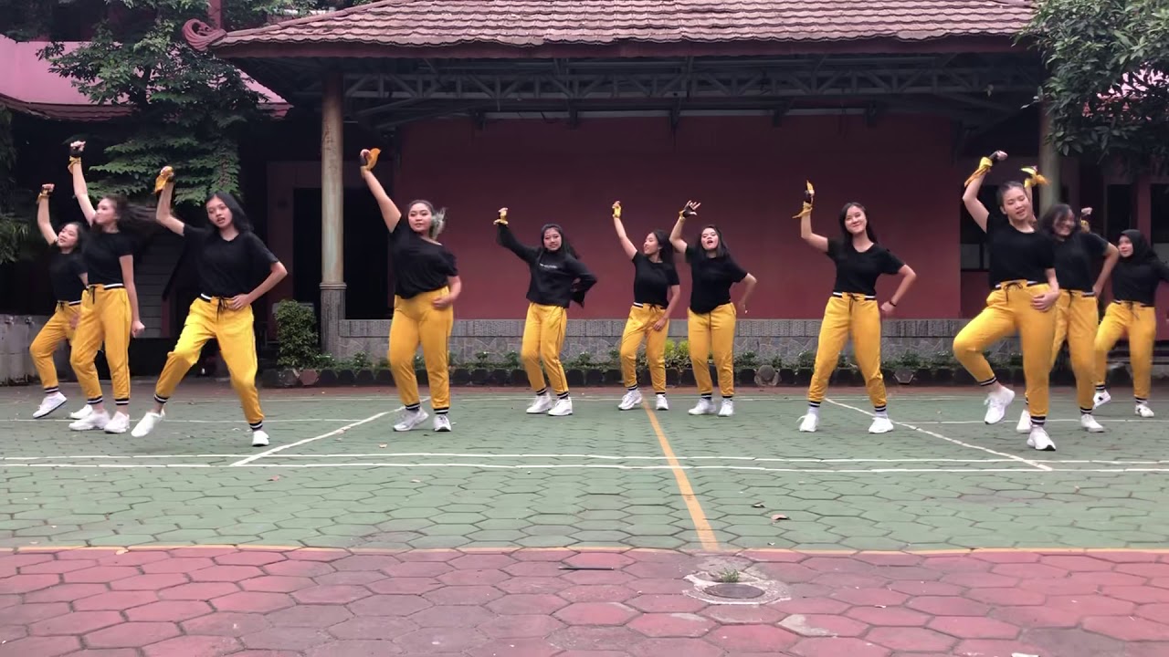 Demo Ekskul SMAN 1 Tangerang // Modern Dance Smanitra - YouTube
