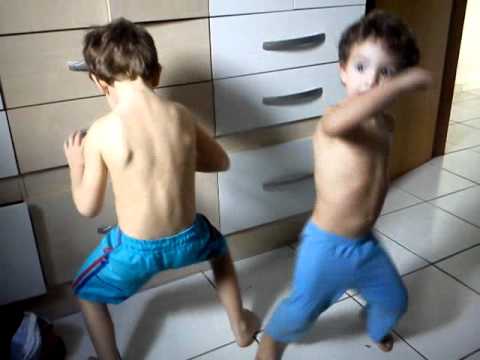 Lucas e Gabriel Piaia Bom so que requebra....