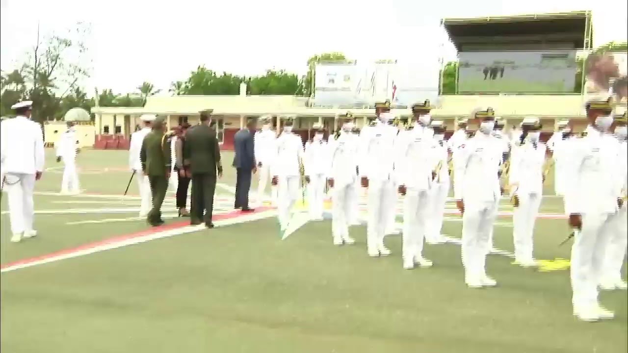Graduación de la LXIX promoción de guardiamarinas de la Academia Naval ...