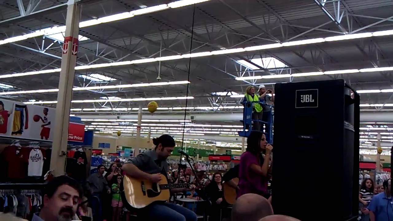Sara Evans "Stronger" at cullman walmart - YouTube