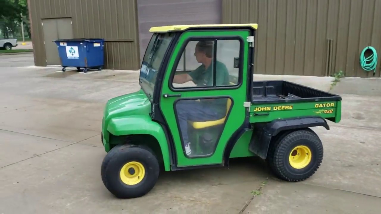 John Deere Gator 4x2 - YouTube