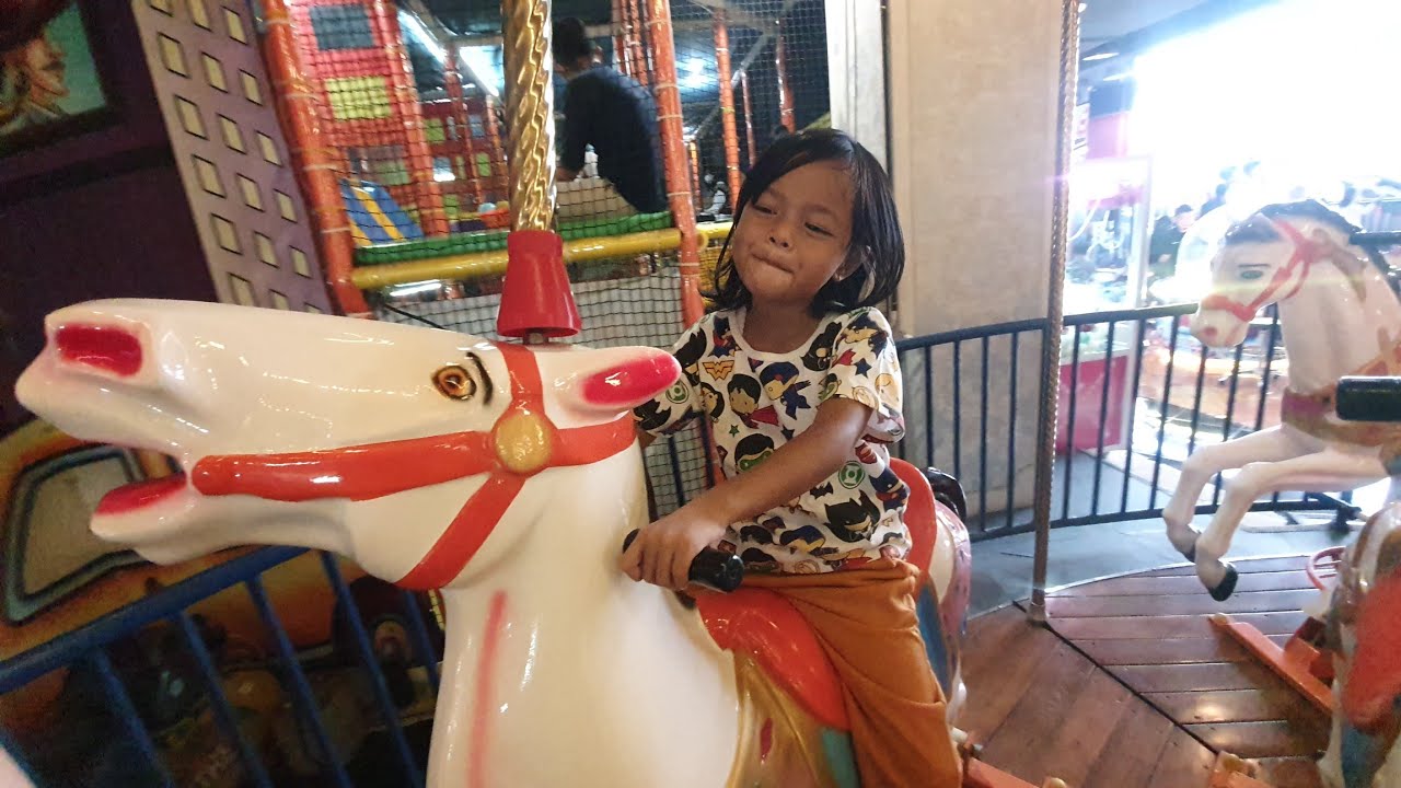Main Di Playground Fun World Karawang Central Plaza - YouTube