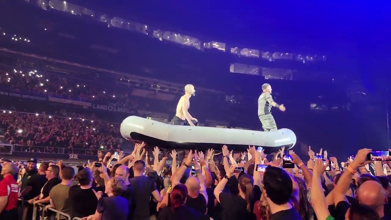 Rammstein crowd surfing on rafts back to stage [4k] [Live at US Bank ...