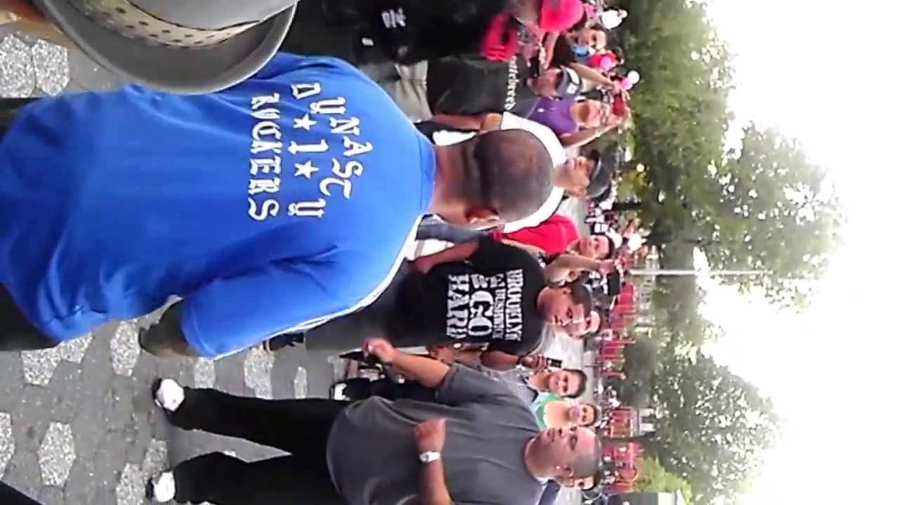 Uprocking in Bushwick Park (Brooklyn) - YouTube