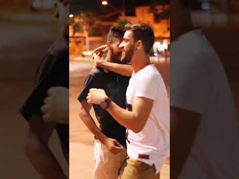 Danilo Ricci e Chris Richard dançando Forró na praça!