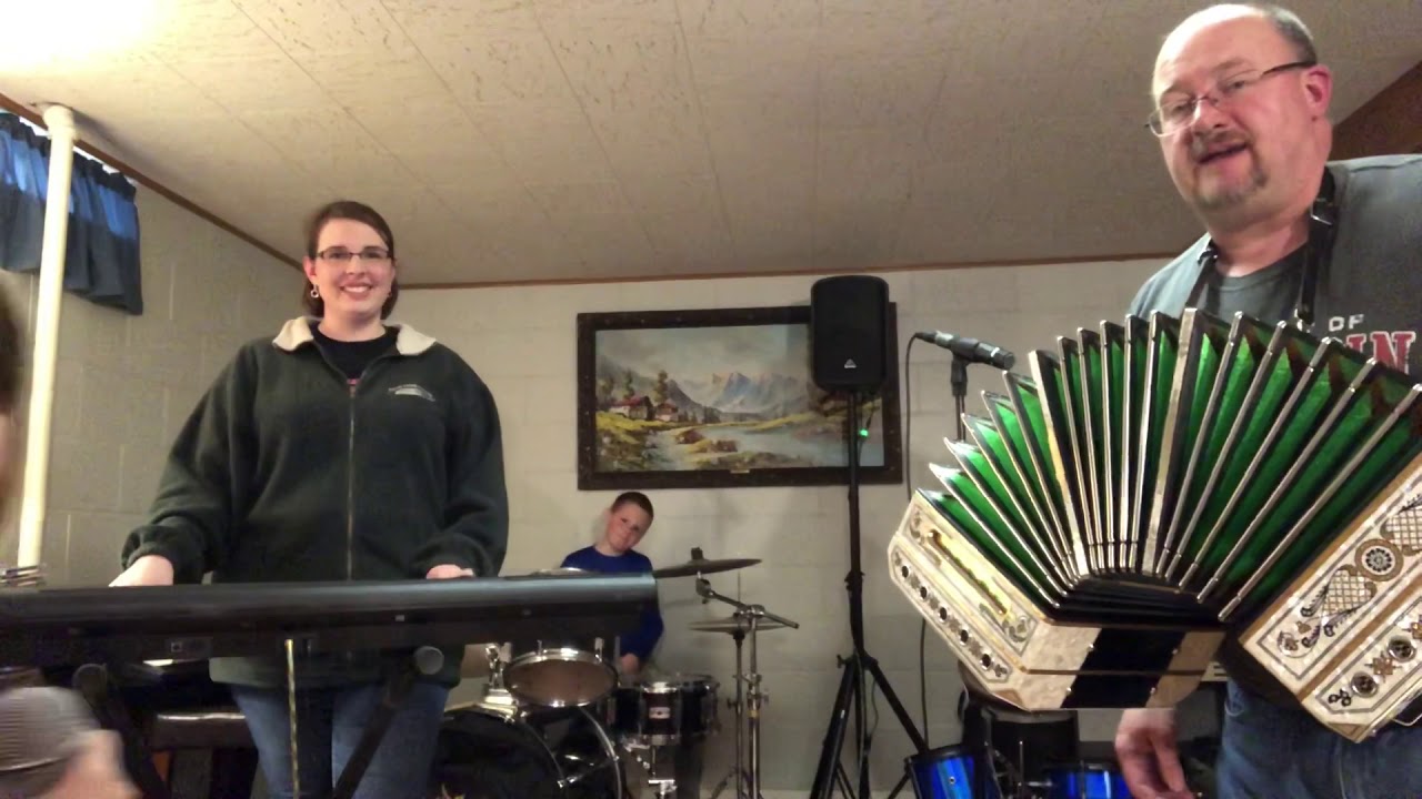 I’ve Got a Polish/German Boyfriend Polka - Brueggen Family - YouTube