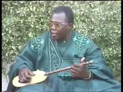 Nice guitar hoddu play from Senegal - YouTube