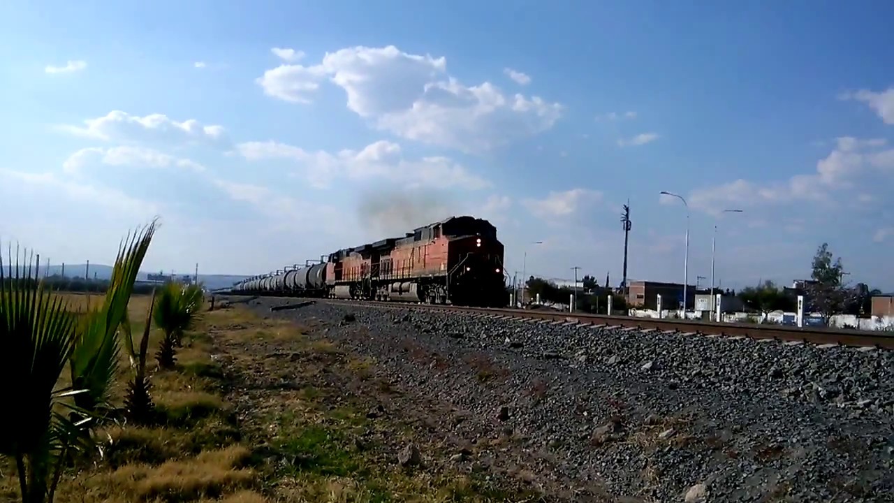 BNSF en México 5022, 5304 y remota 7102 DASH 9-44CW y ES44C4 en León ...