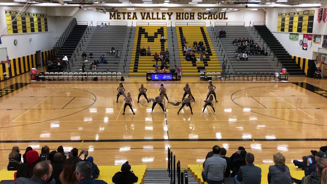 Metea Valley JV dance team Beyoncé 2-18 - YouTube