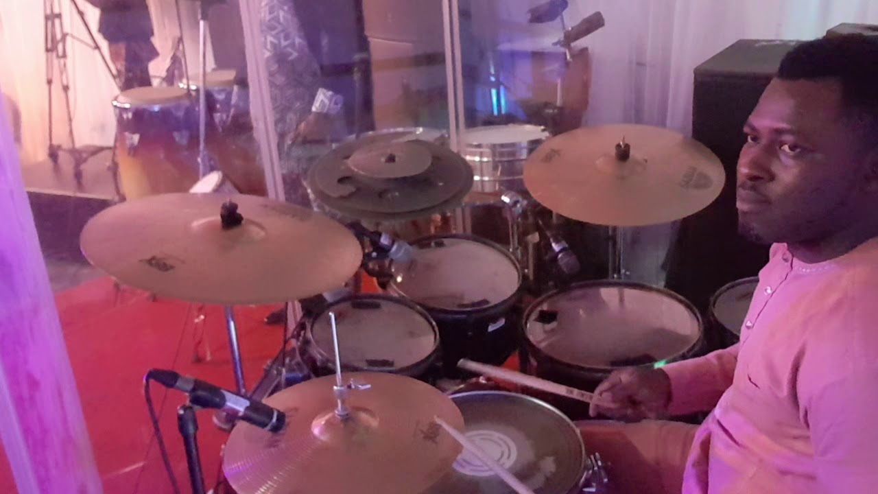 Playing Nigerian national anthem on independence day/ shaba segun - YouTube