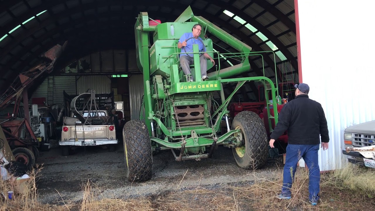 John Deere 55H Combine - Backing into the shop - YouTube