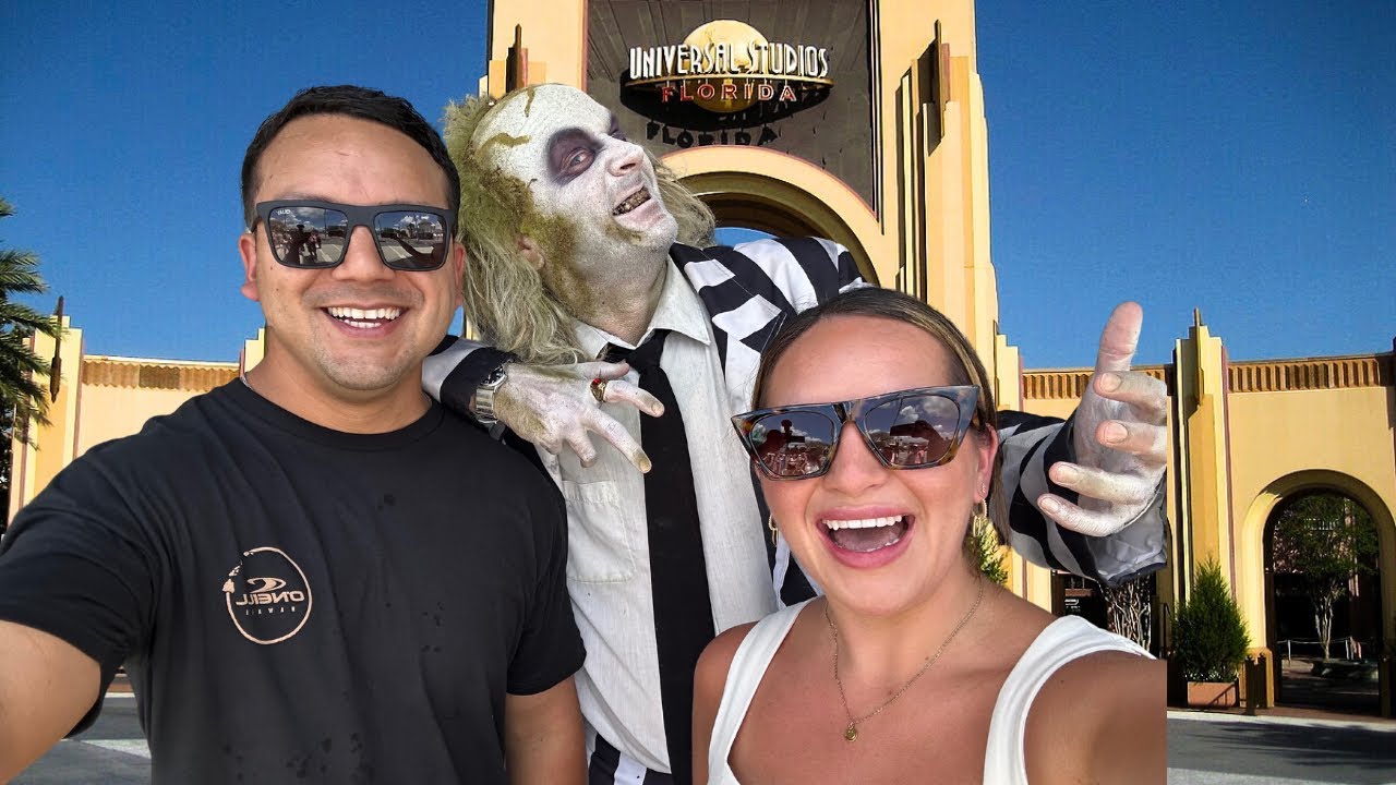 High Wait Times High Crowds | HHN Scare zones plus more! - YouTube