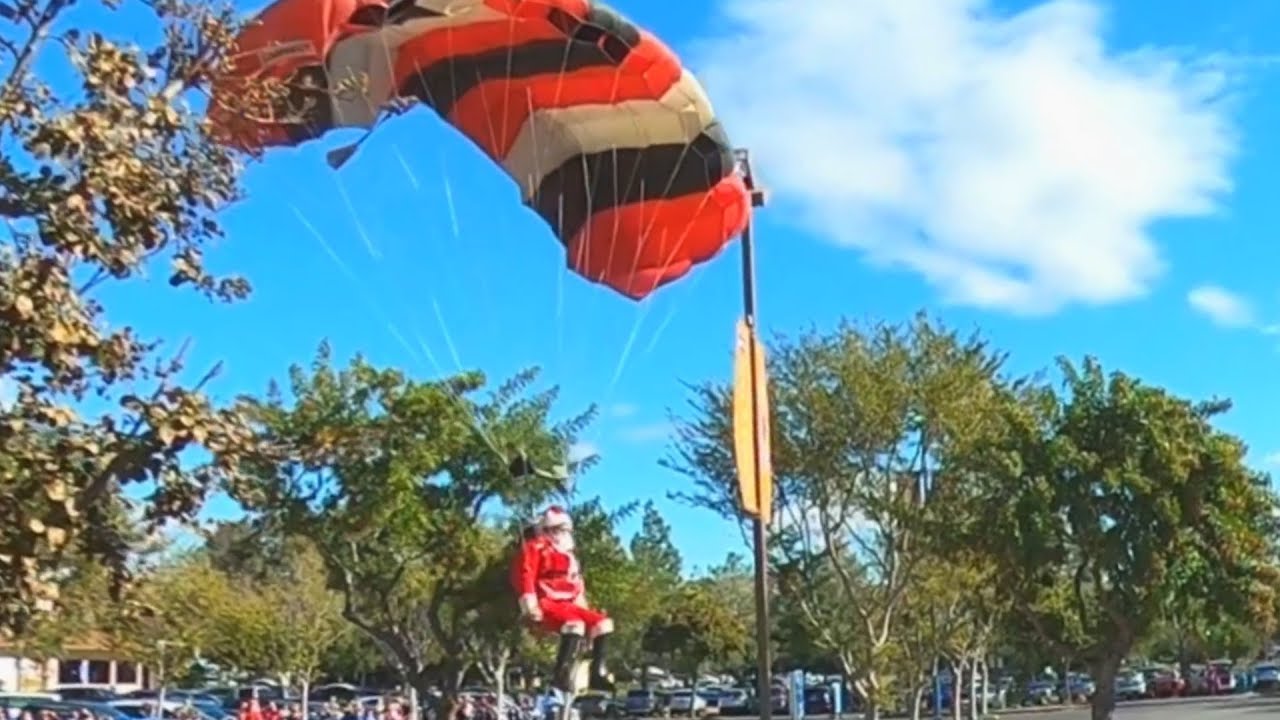 Santa Skydiving At The Janss Mall Thousand Oaks 2019 - YouTube