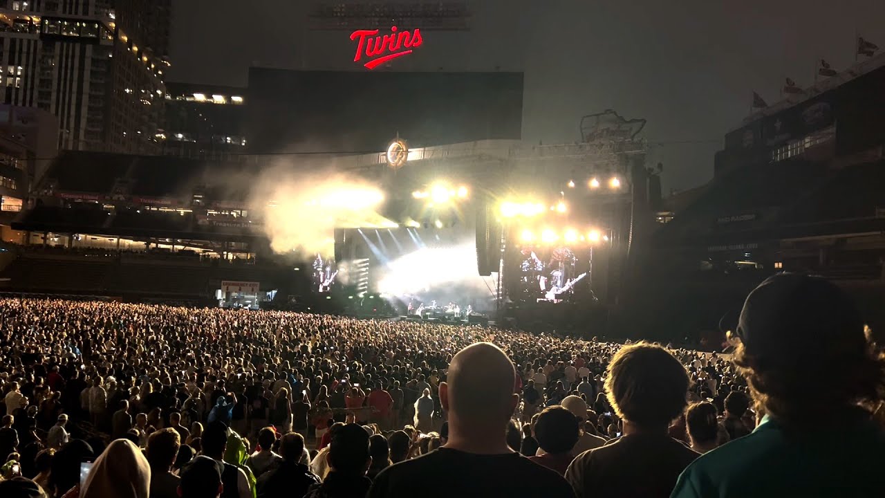 Foo Fighters- EVERLONG Minneapolis, MN 2024 Target Field - YouTube