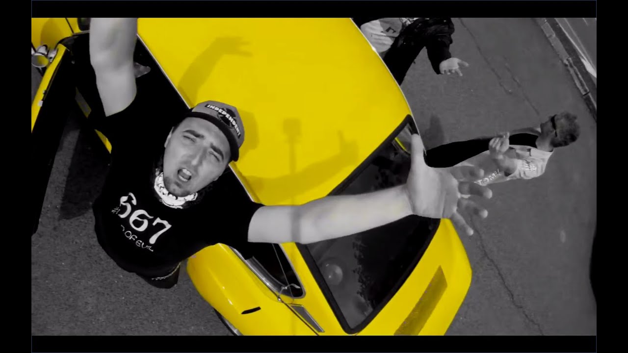 Backfliping dog (BFD) - Revoluce od stolu (Official clip) - YouTube