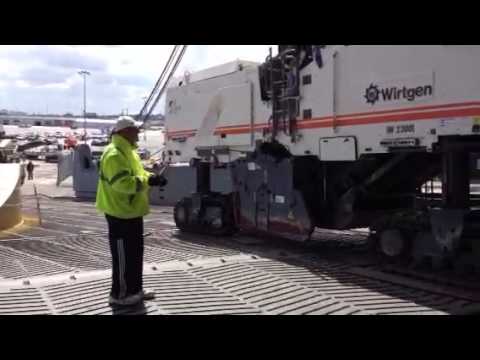 Roro: milling machine and pump truck loading - YouTube