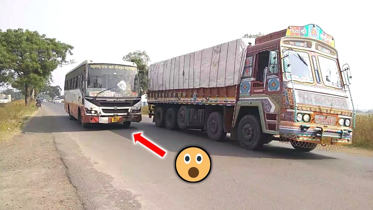 Bus Ka Jabardast Overtake 😲 - YouTube