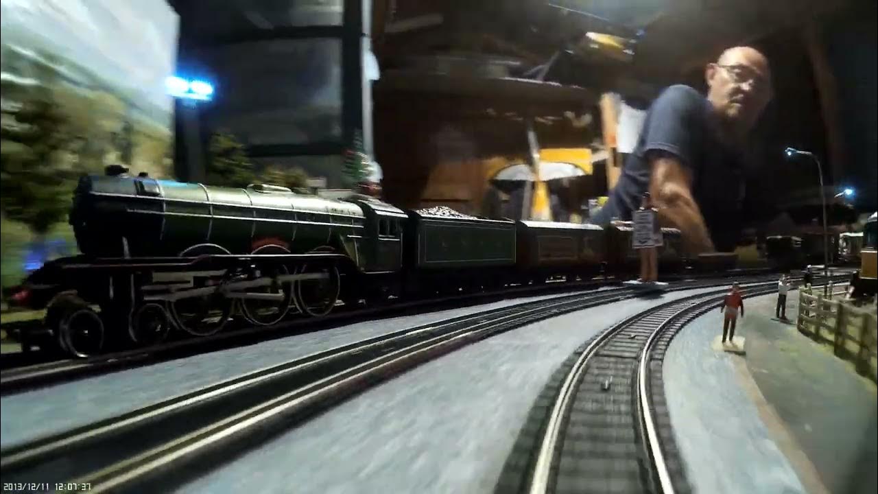 hornby flying scotsman haul the santa express ..... - YouTube