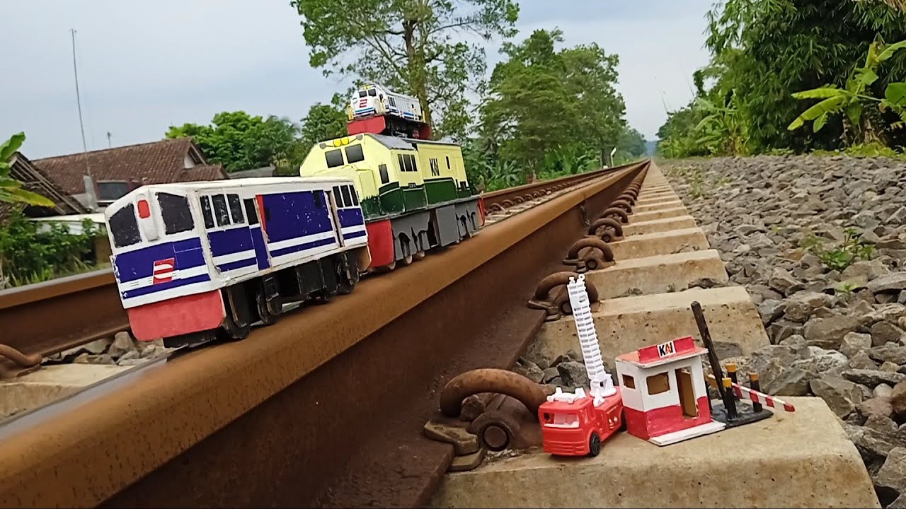 Drama Kereta Api Tabrakan Dan Anjlok! Menemukan Mainan Kereta Cc201 Vintage Dan Kereta Dishub ...