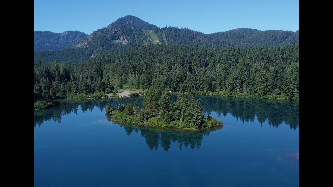 Gold Creek Pond and Mirror Lake in the Cascade Mountain Range in ...