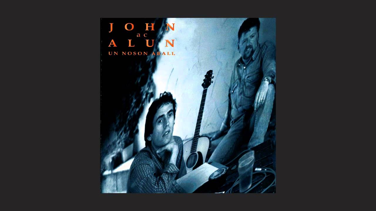 Erwau'r Ŷd - John ac Alun - YouTube