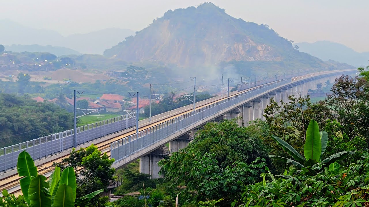 LIVE DK-82! Whoosh Kereta Cepat Jakarta Bandung - YouTube