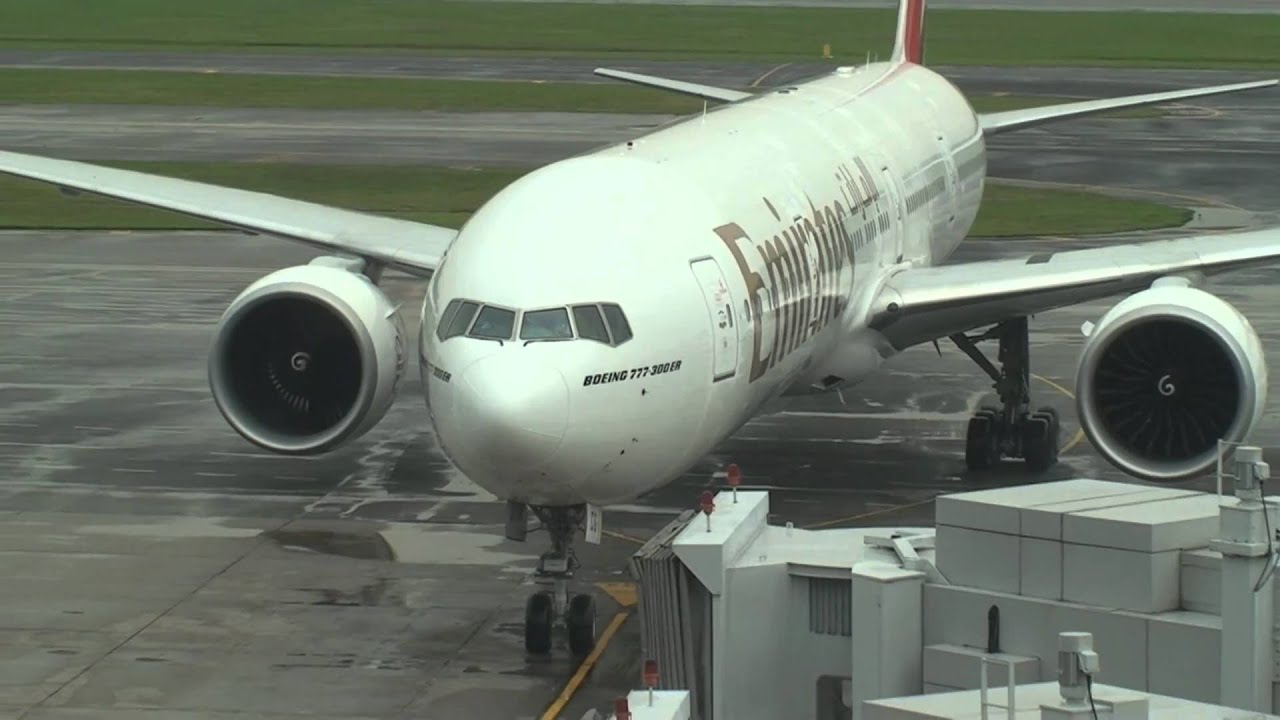 Emirates B777-31H(ER) [EK432] Gate Arrival - SIN 'A6-ECG' - YouTube