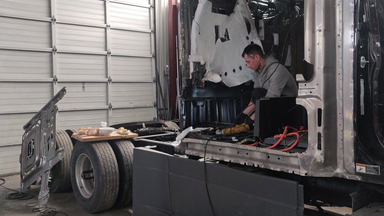 Freightliner Classic Xl Interior Door Panel Removal ...