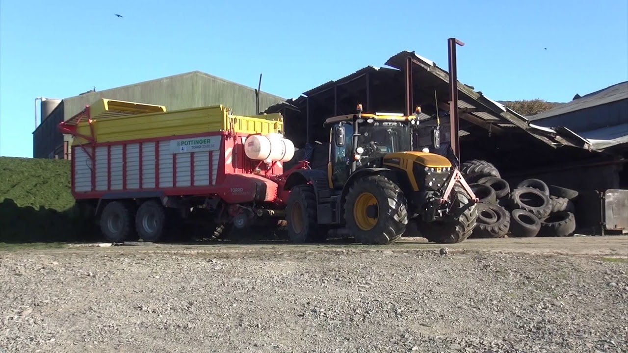 GTR Contracts Valtra T174 JCB Fastrac 4220 - YouTube