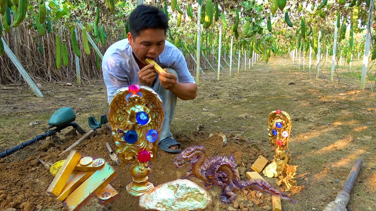 When I was looking for treasure in the melon field, I accidentally found Nuwa's burial objects ...