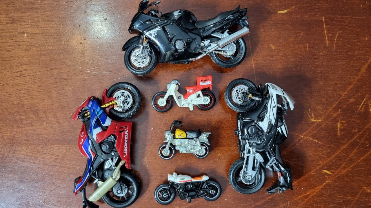 SOME MINIATURE HONDA MOTORCYCLE MODELS IN SMALLER AND LARGER SCALE IN ...
