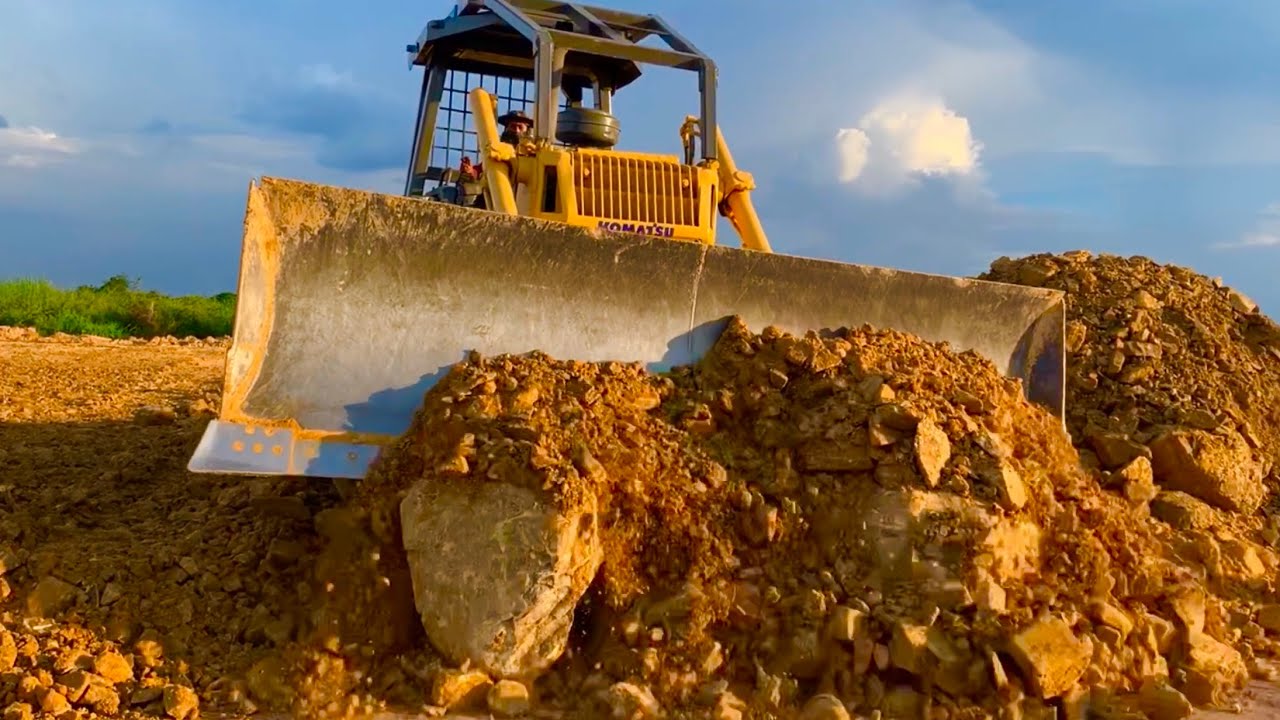 New Komats’u Bulldozer Roller Overload Truck Mix Working Road ...