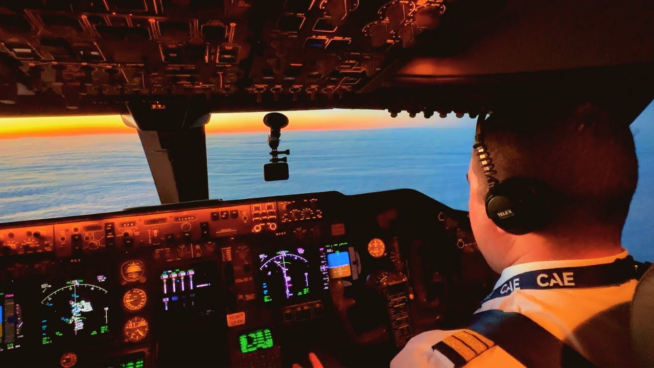 BOEING 747-400 COCKPIT VIEW - ISTANBUL AIRPORT - BEAUTIFUL SUNSET ...